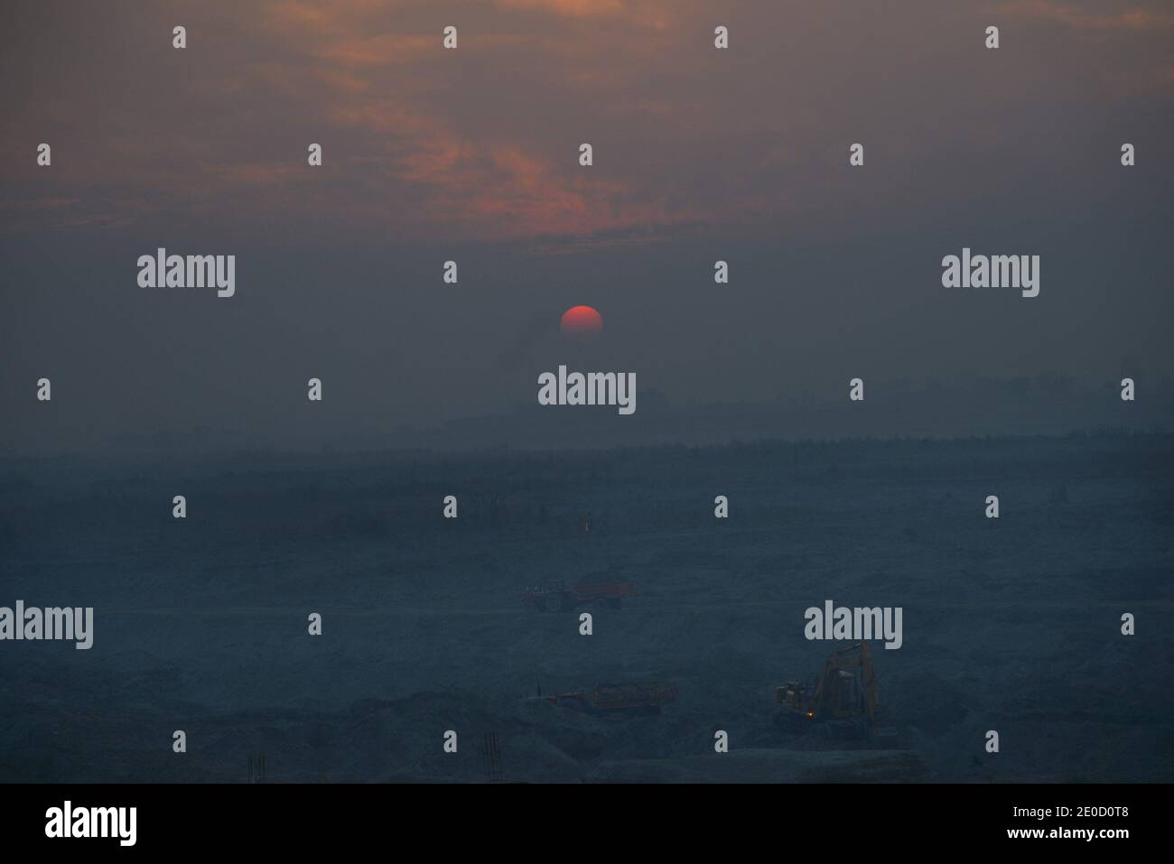 Pakistani people busy in their routine work during last sunset of the ...