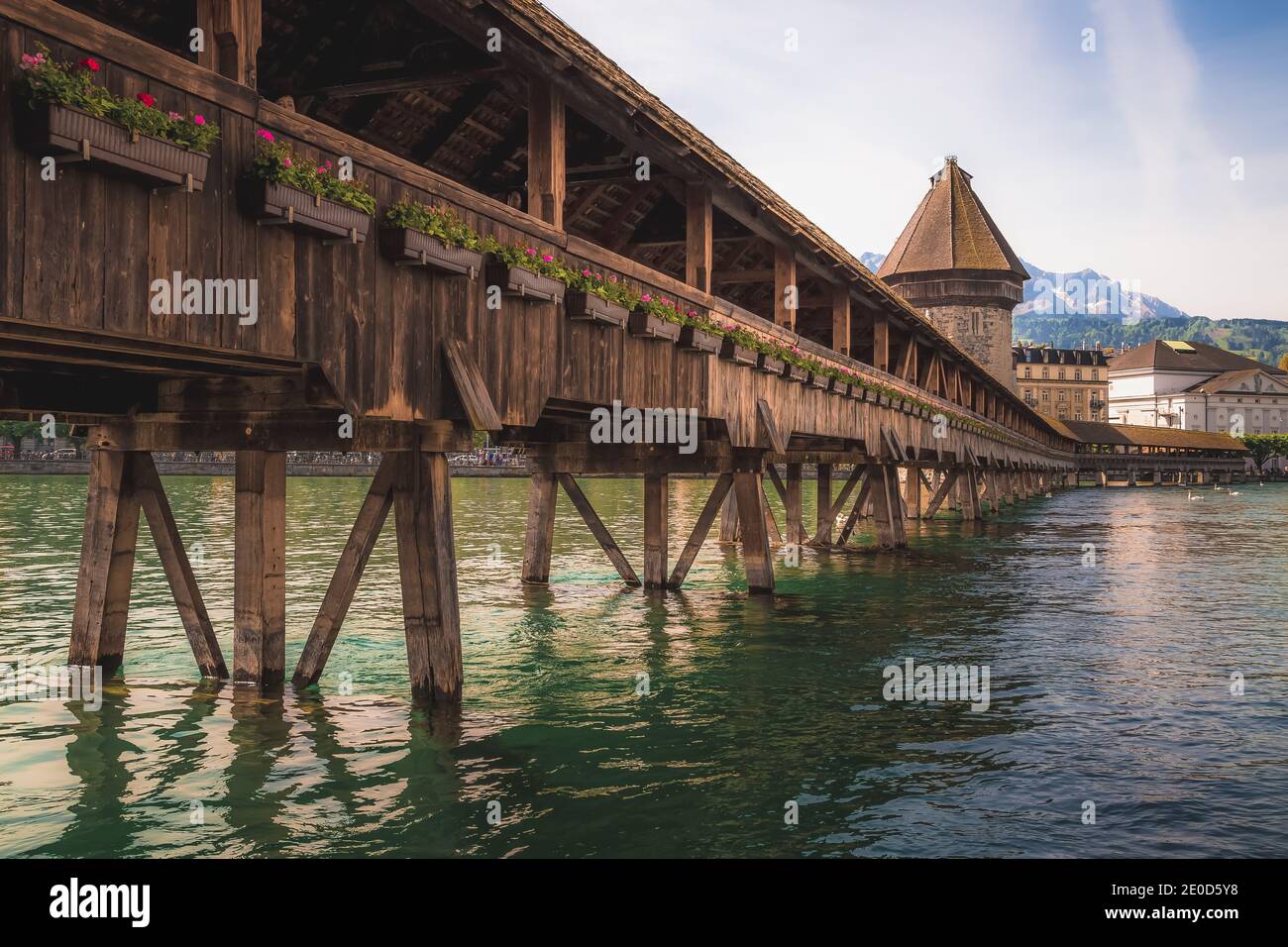 The famous pedestrian Chapel Bridge (Kapellbrücke) over the Reuss River ...