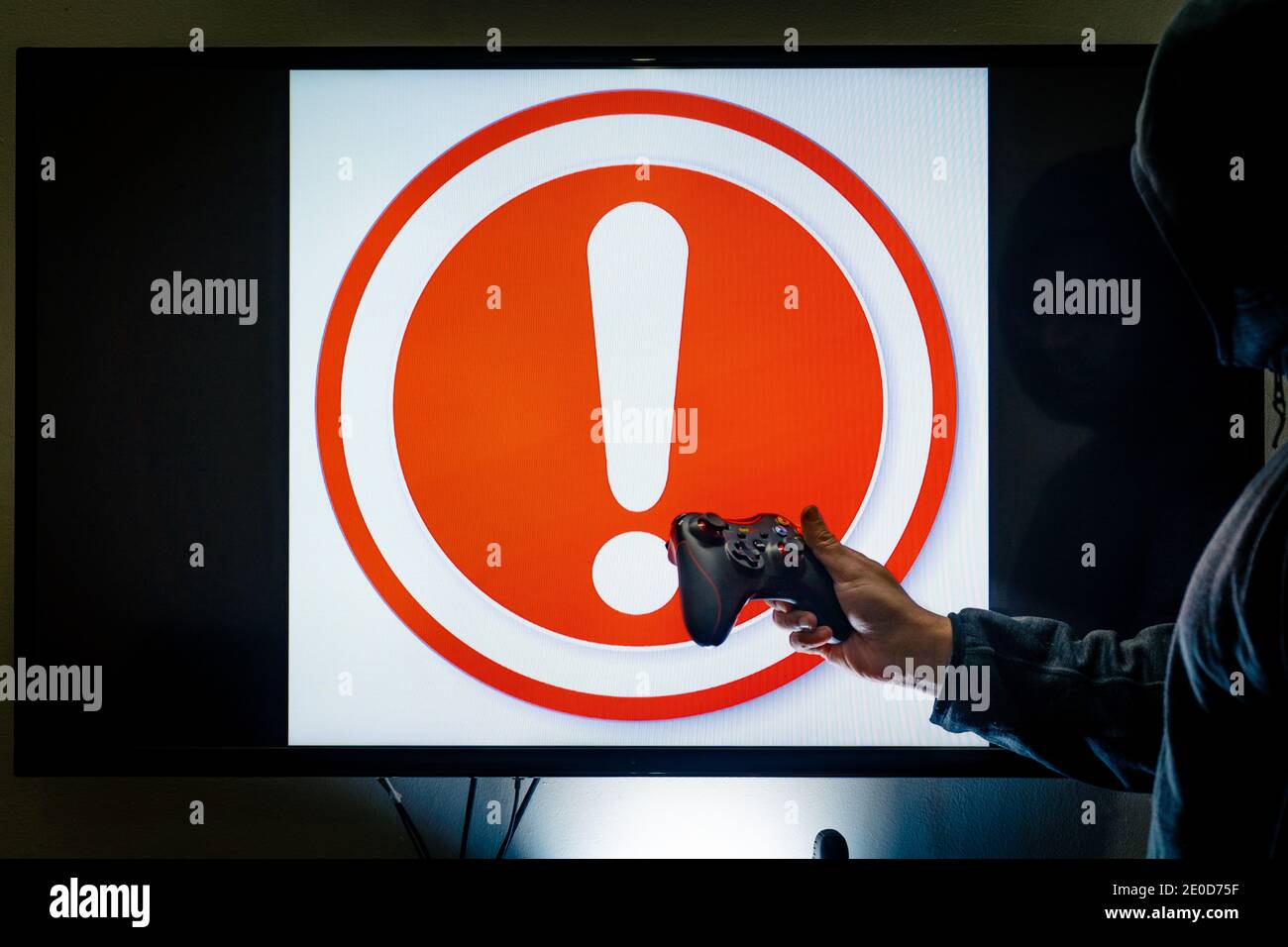 Broken console television hi-res stock photography and images - Alamy