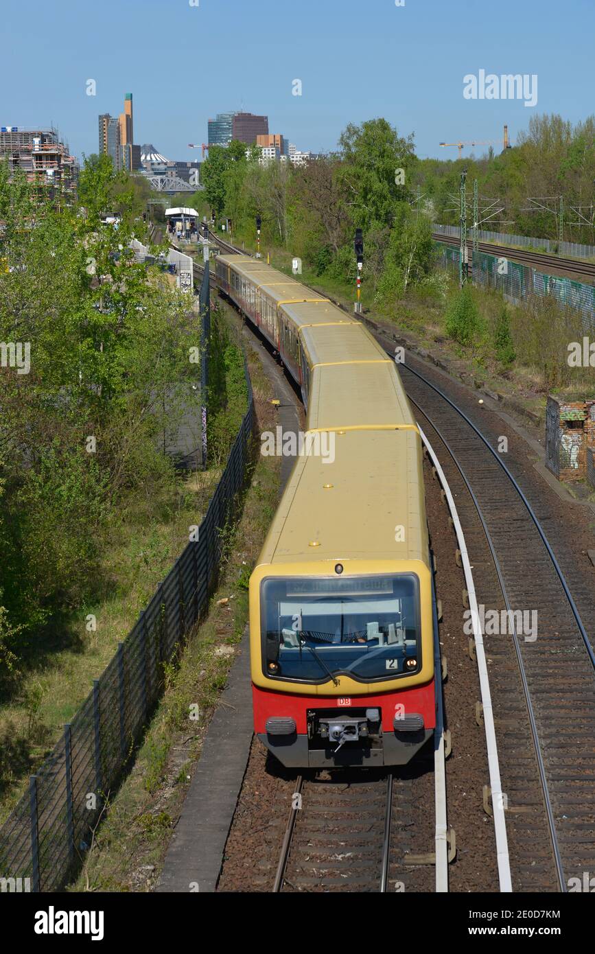 S2 s bahn hi-res stock photography and images - Alamy