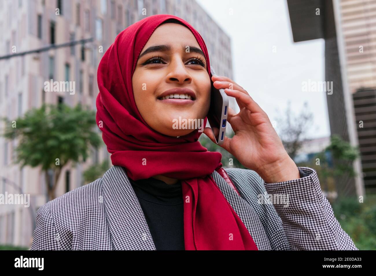 Female headscarf talk hi-res stock photography and images - Alamy