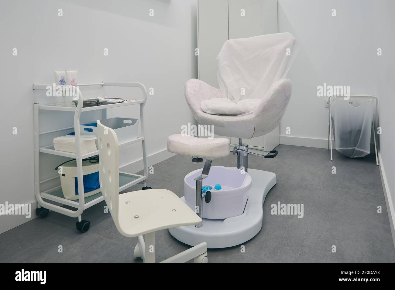 Modern procedure room hi-res stock photography and images - Alamy