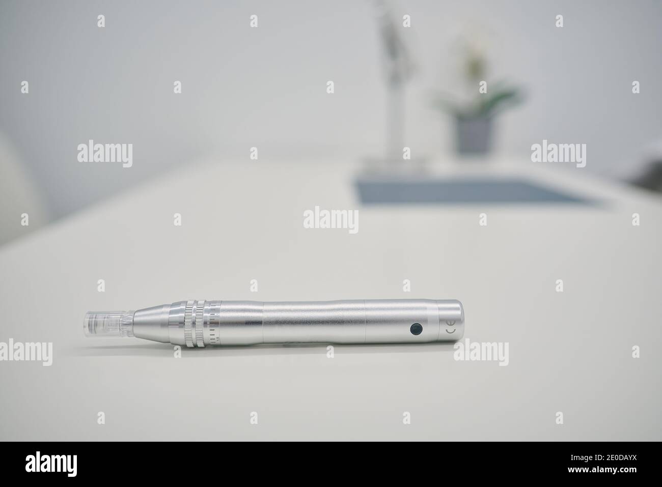 Micro needle hi-res stock photography and images - Alamy