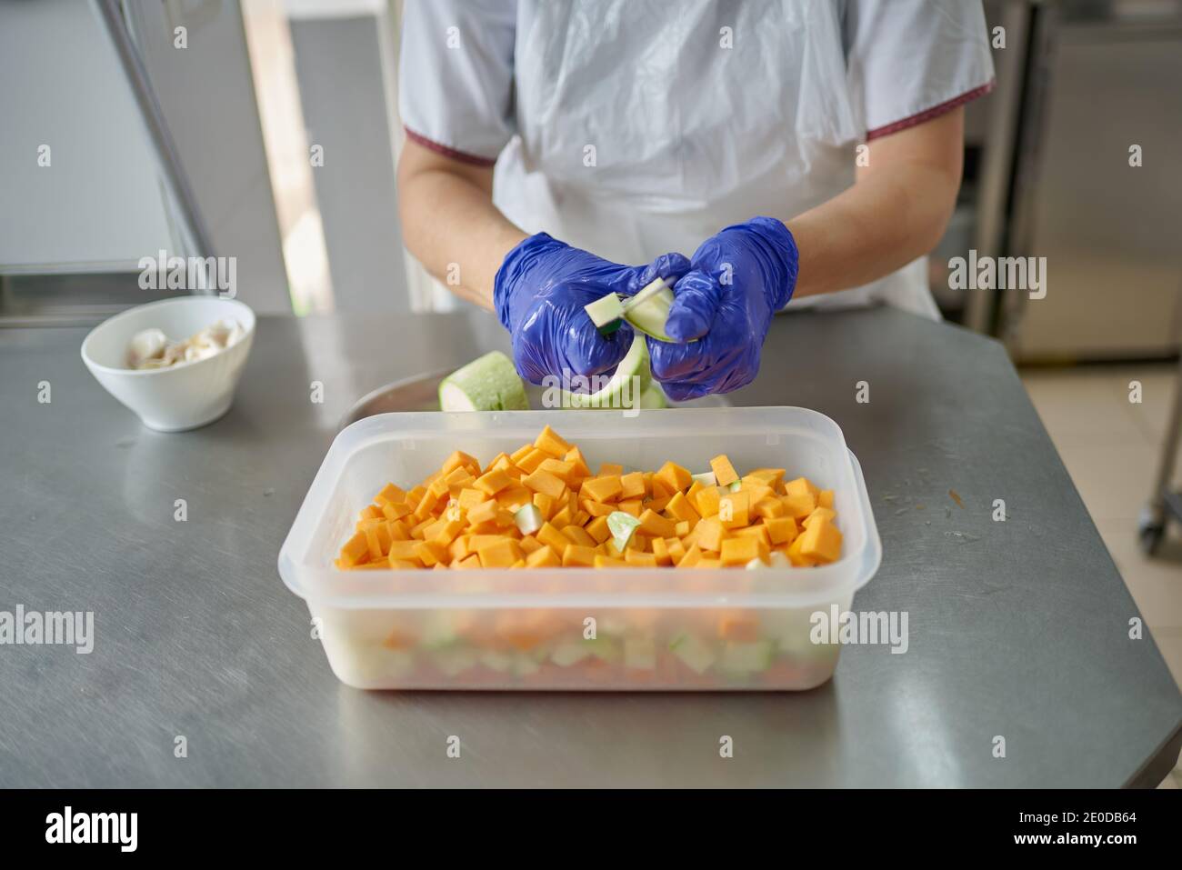 Hospital kitchen staff hi-res stock photography and images - Alamy
