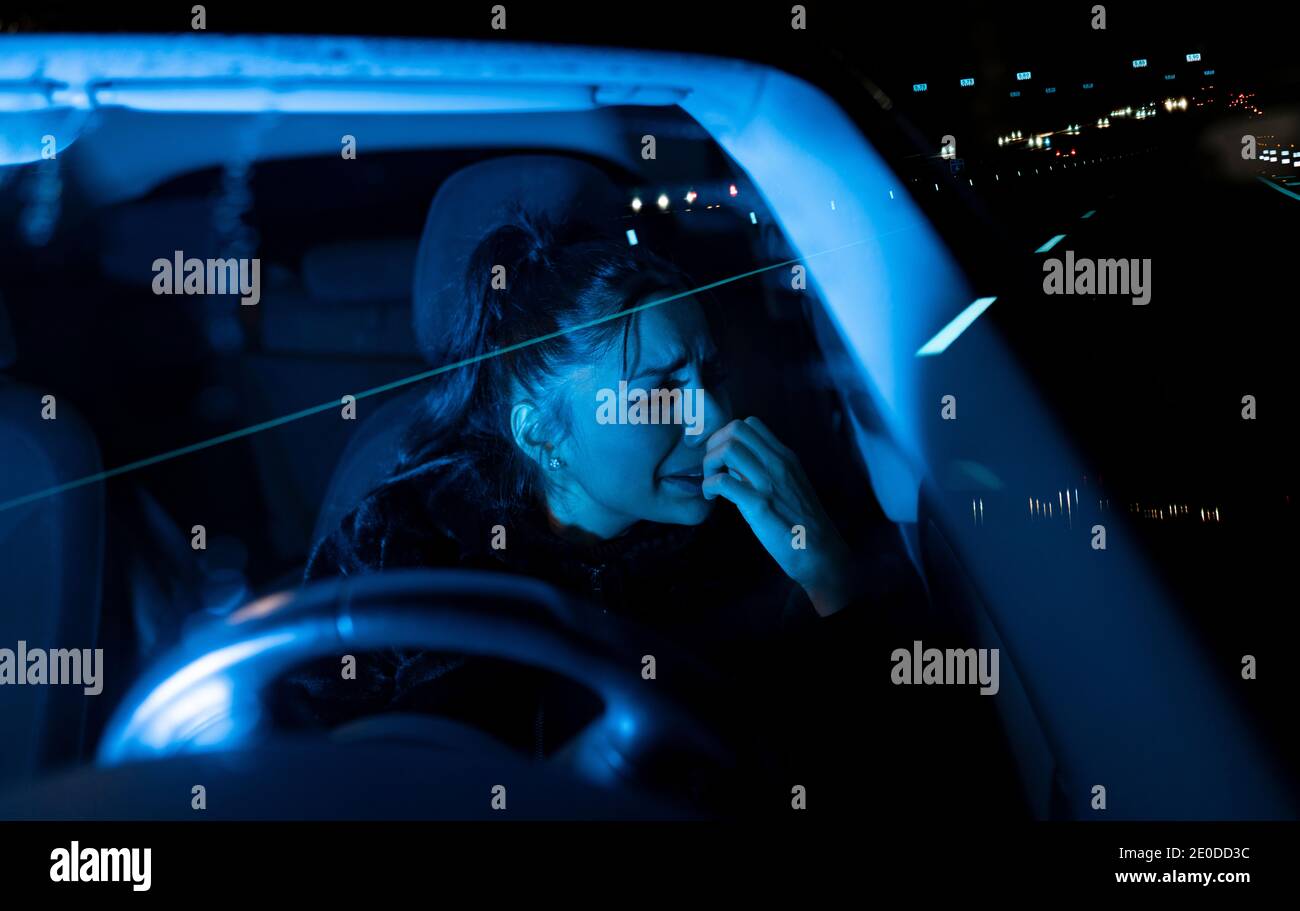 Female crying road hi-res stock photography and images - Alamy