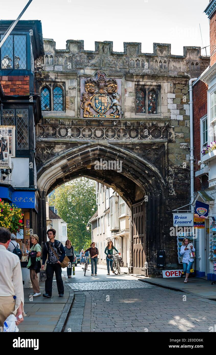 Approach to Salisbury Cathedral Close Stock Photo - Alamy