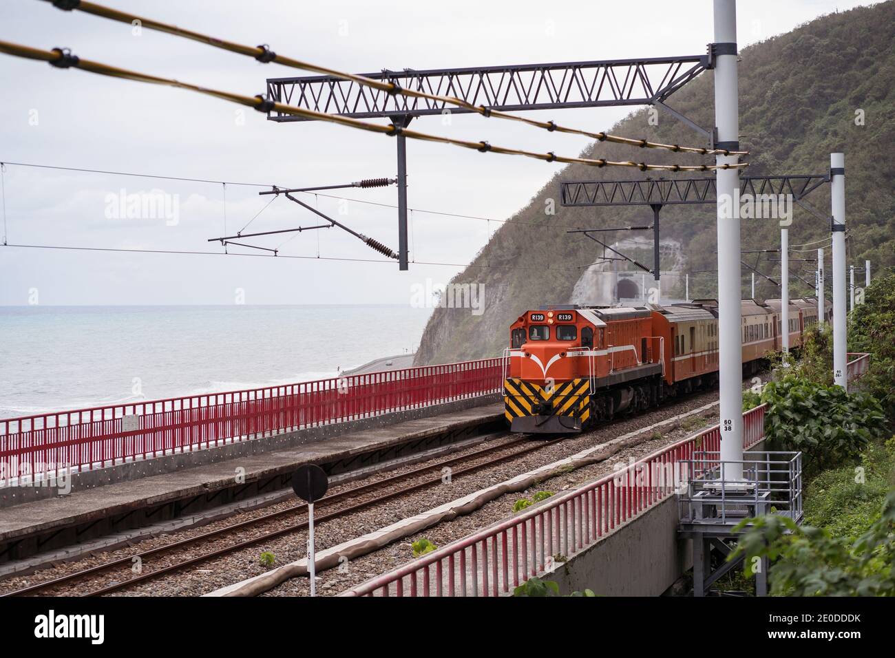 Train bridge mountain hi-res stock photography and images - Alamy