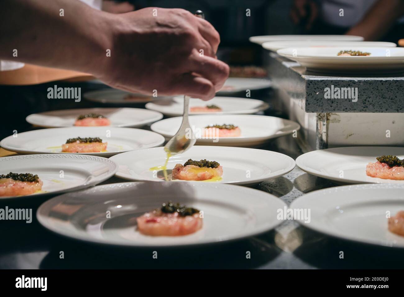 French chefs in kitchen hi-res stock photography and images - Alamy