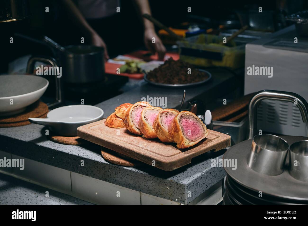 French chefs in kitchen hi-res stock photography and images - Alamy