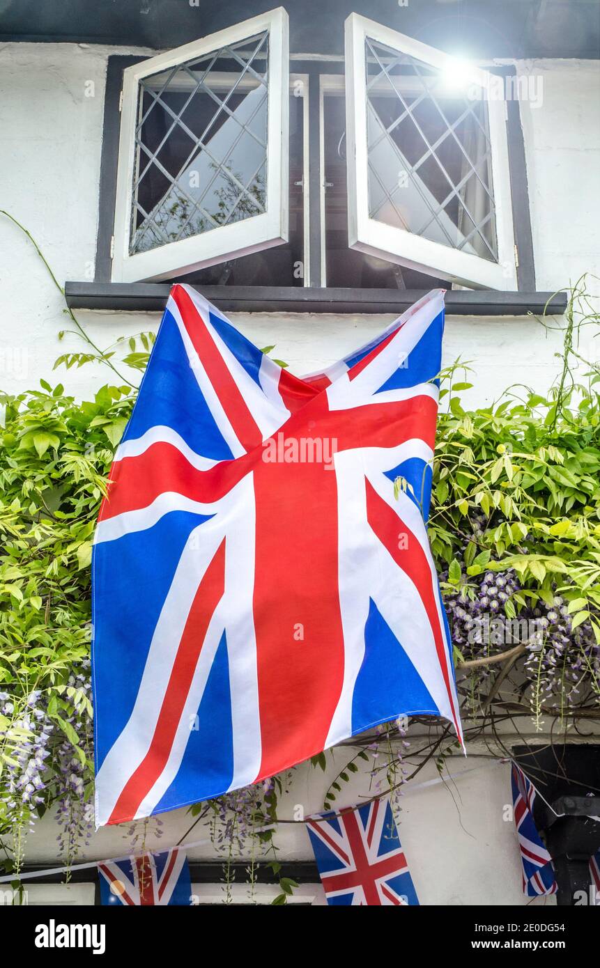 England flag hanging from window hi-res stock photography and images ...