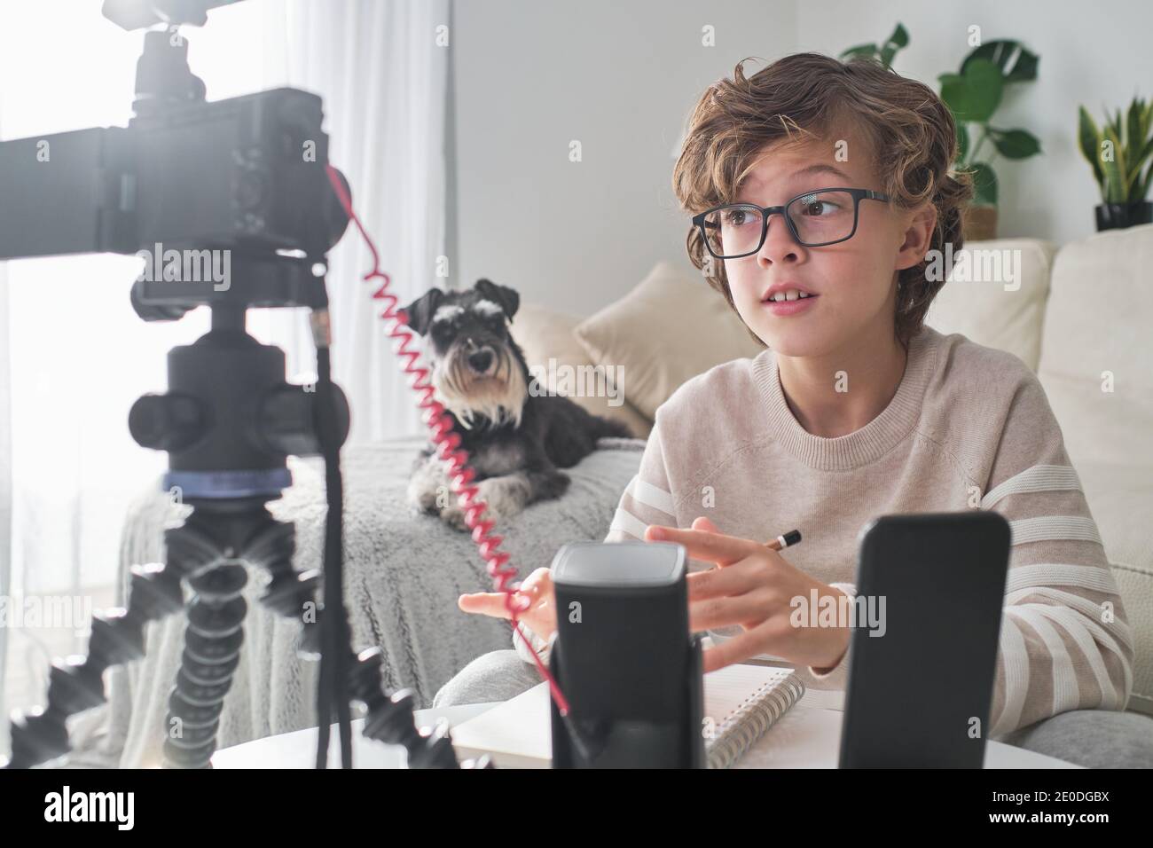 Youtuber kid hi-res stock photography and images - Alamy