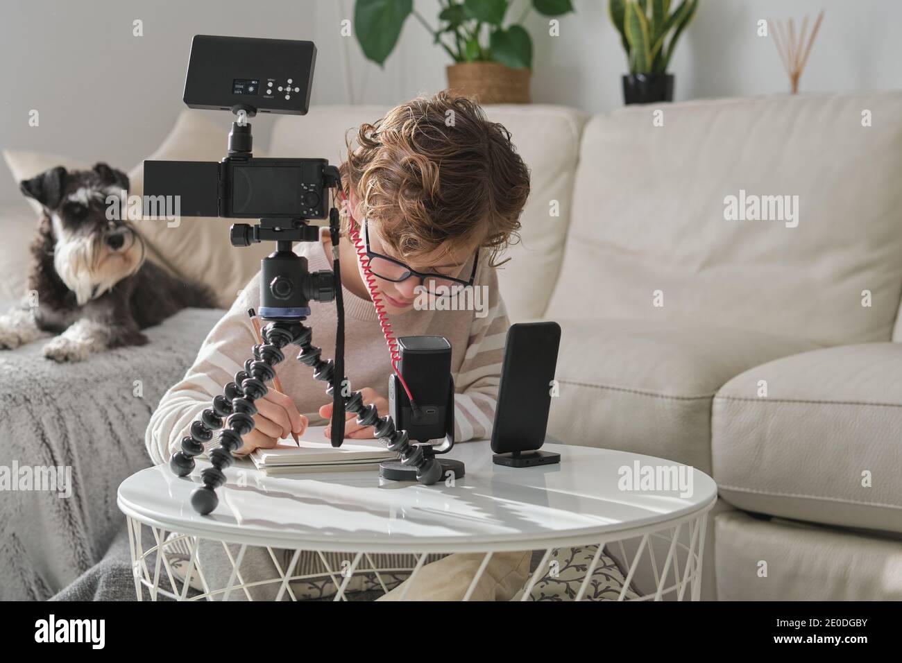 Youtuber kid hi-res stock photography and images - Alamy