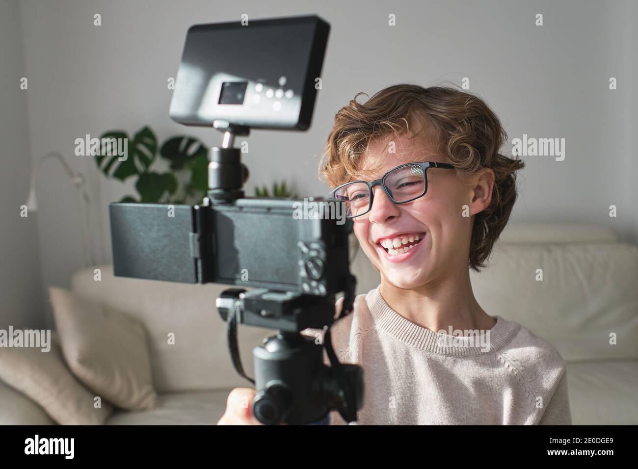 Kid youtuber hi-res stock photography and images - Alamy