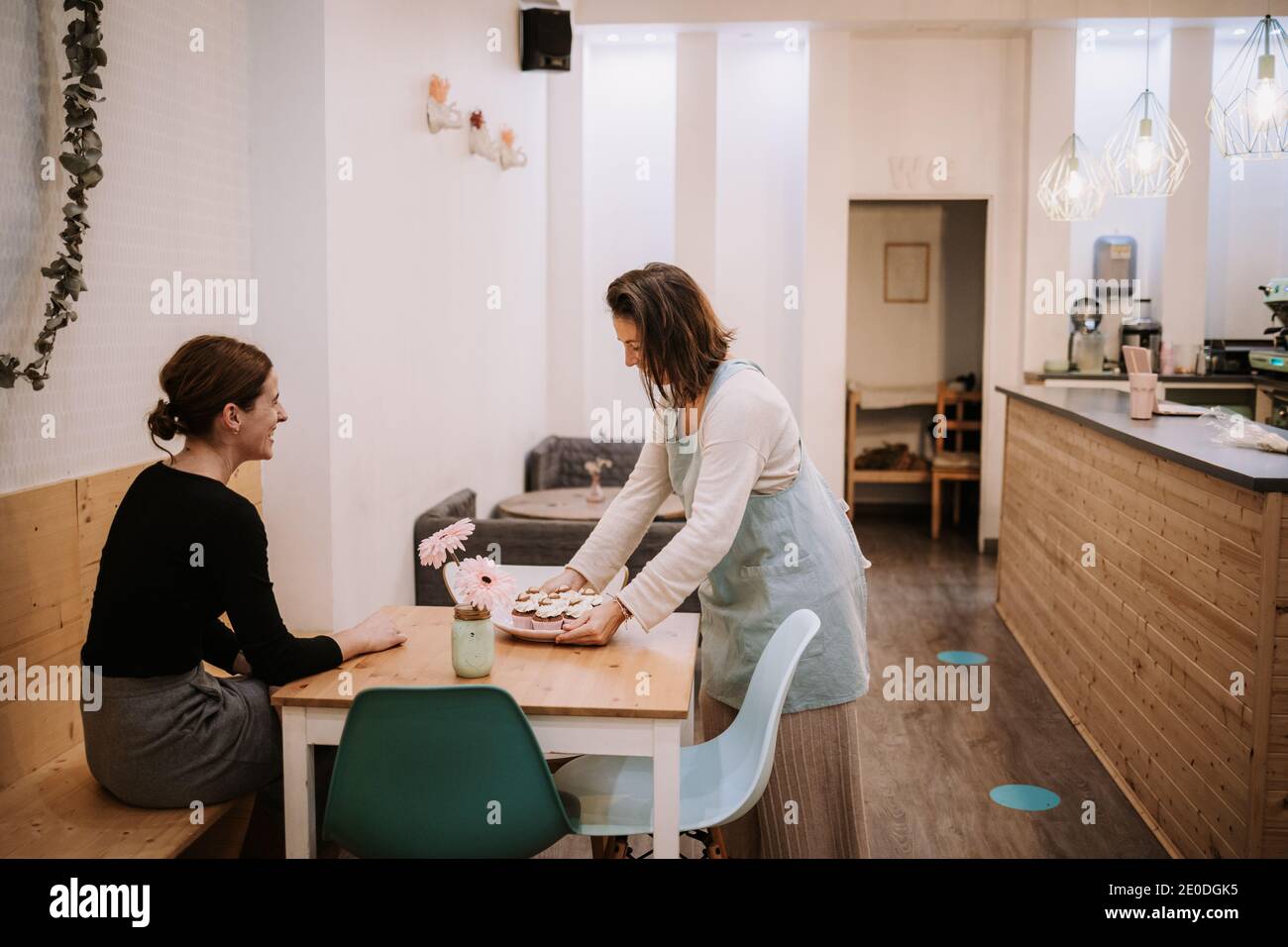 Customer cafeteria hi-res stock photography and images - Alamy