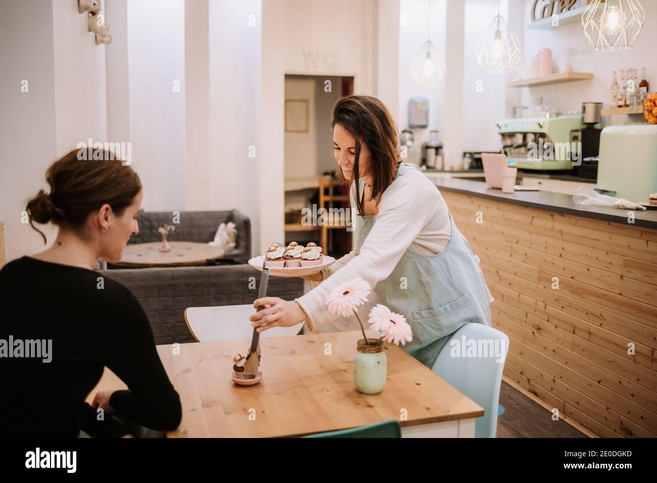 Customer cafeteria hi-res stock photography and images - Alamy