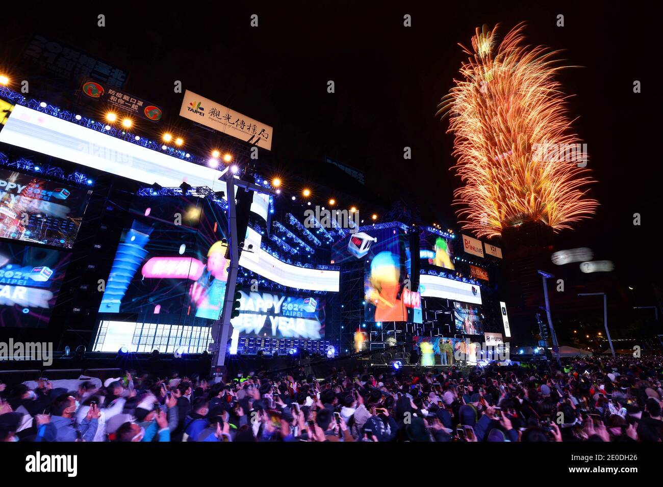 Taipei 101 fireworks hi-res stock photography and images - Alamy