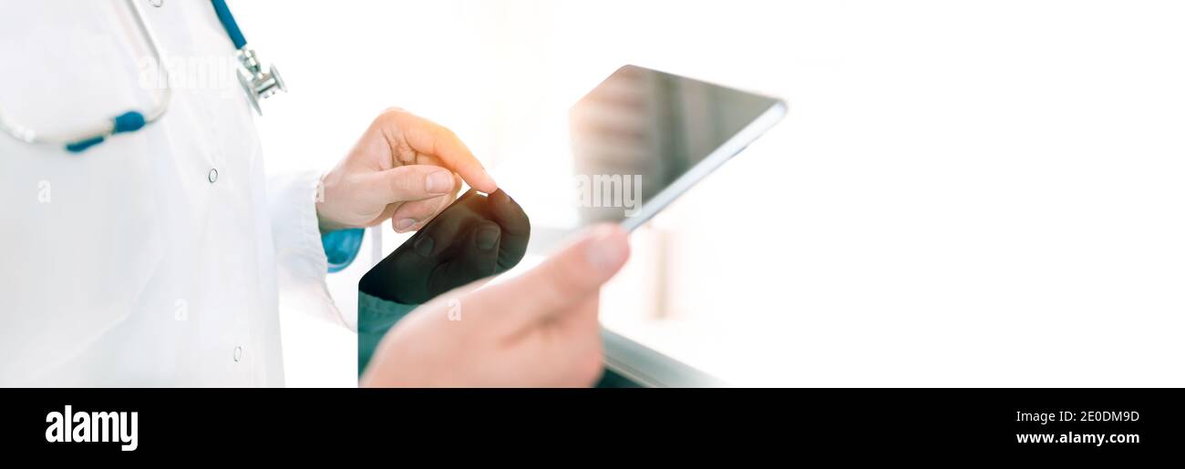 Telemedicine doctor hi-res stock photography and images - Alamy