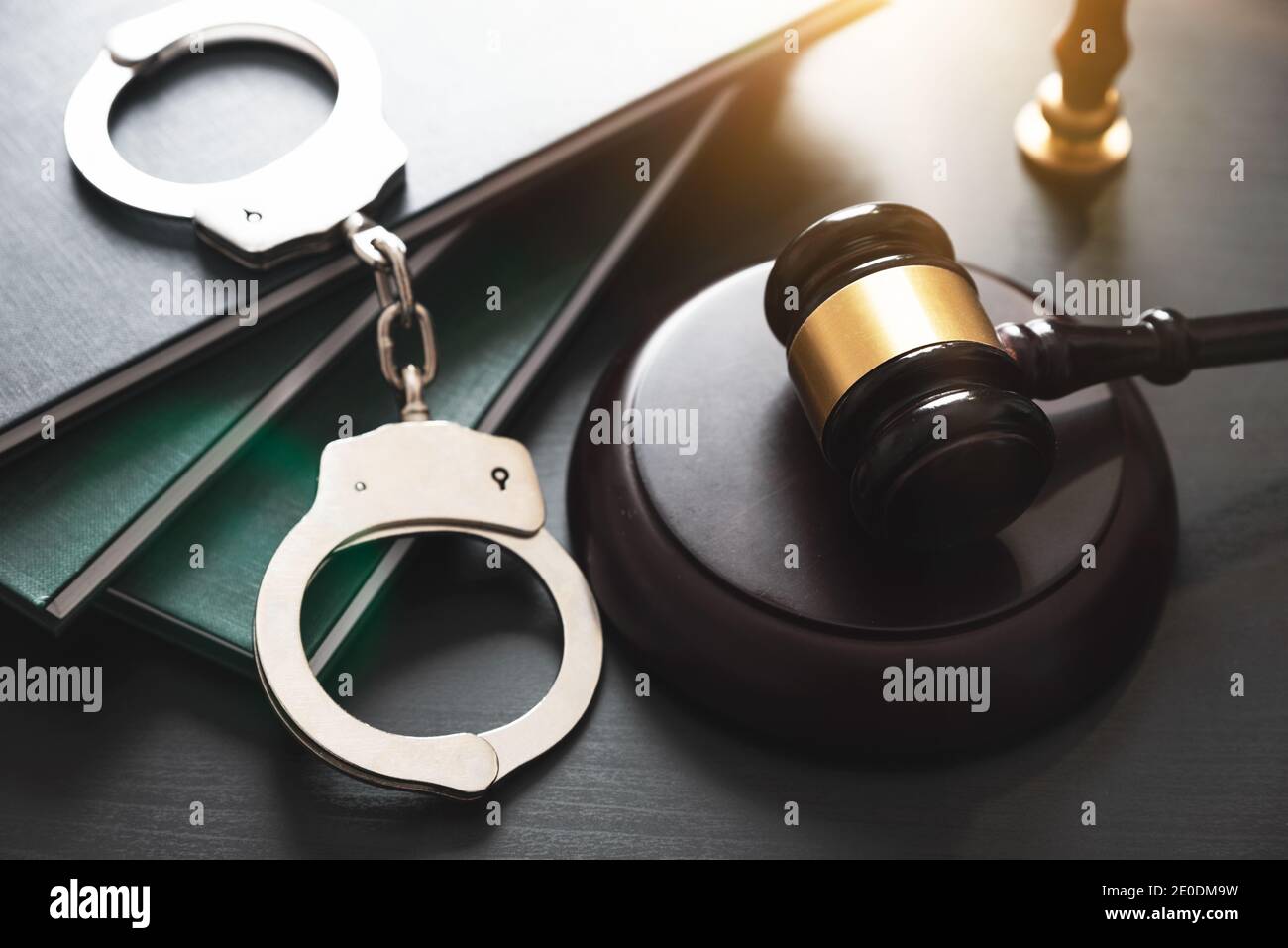 Judge gavel and handcuffs hi-res stock photography and images - Alamy