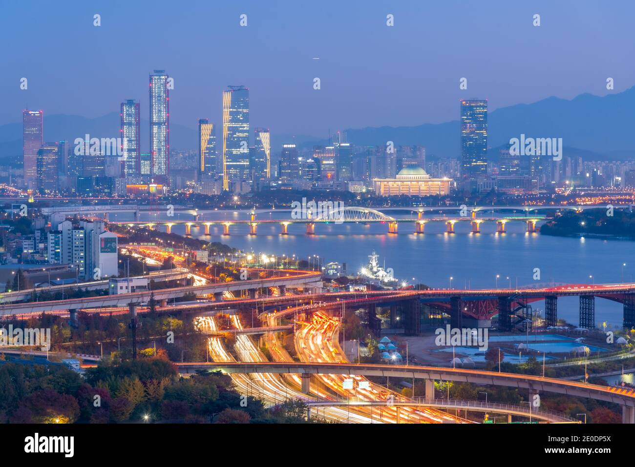 Sunset aerial view of downtown Seoul from Haneul park, Republic of ...