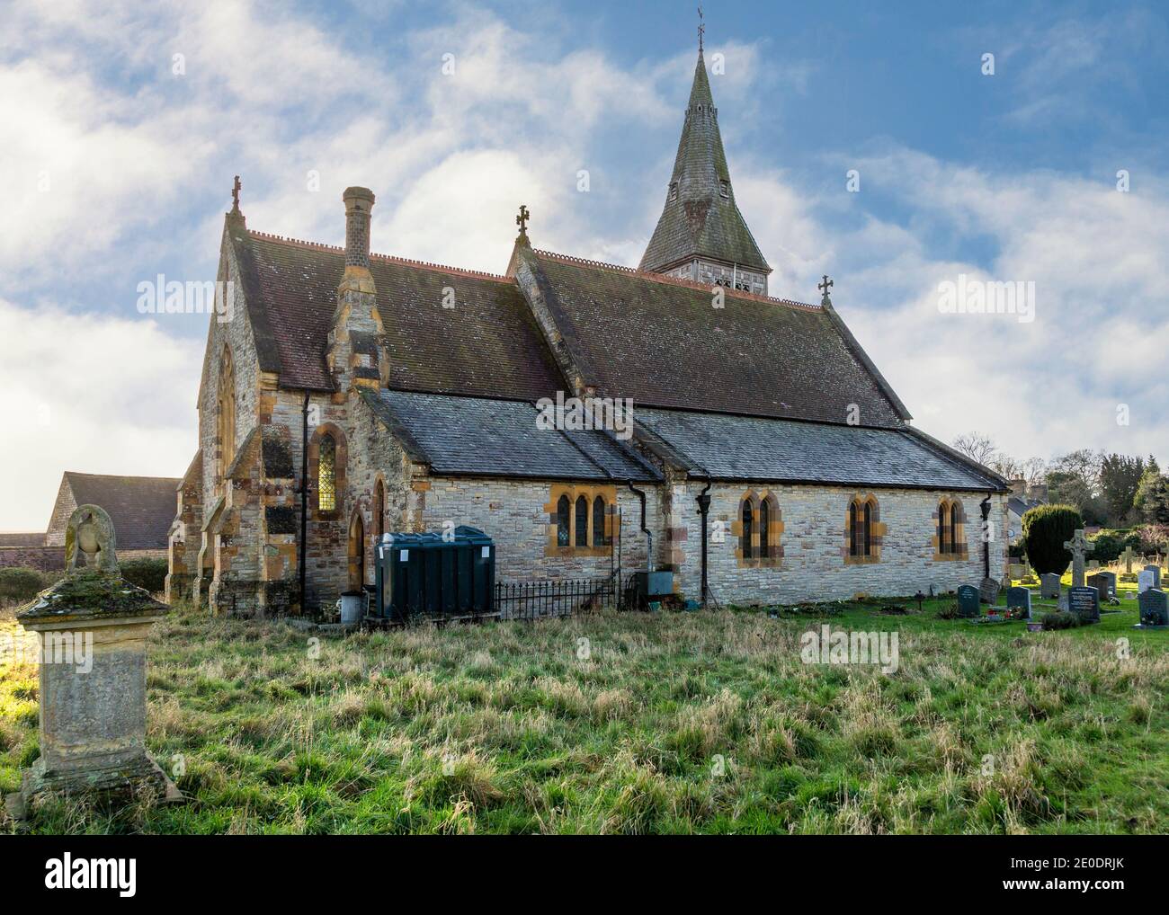 St andrews church temple grafton hi-res stock photography and images ...