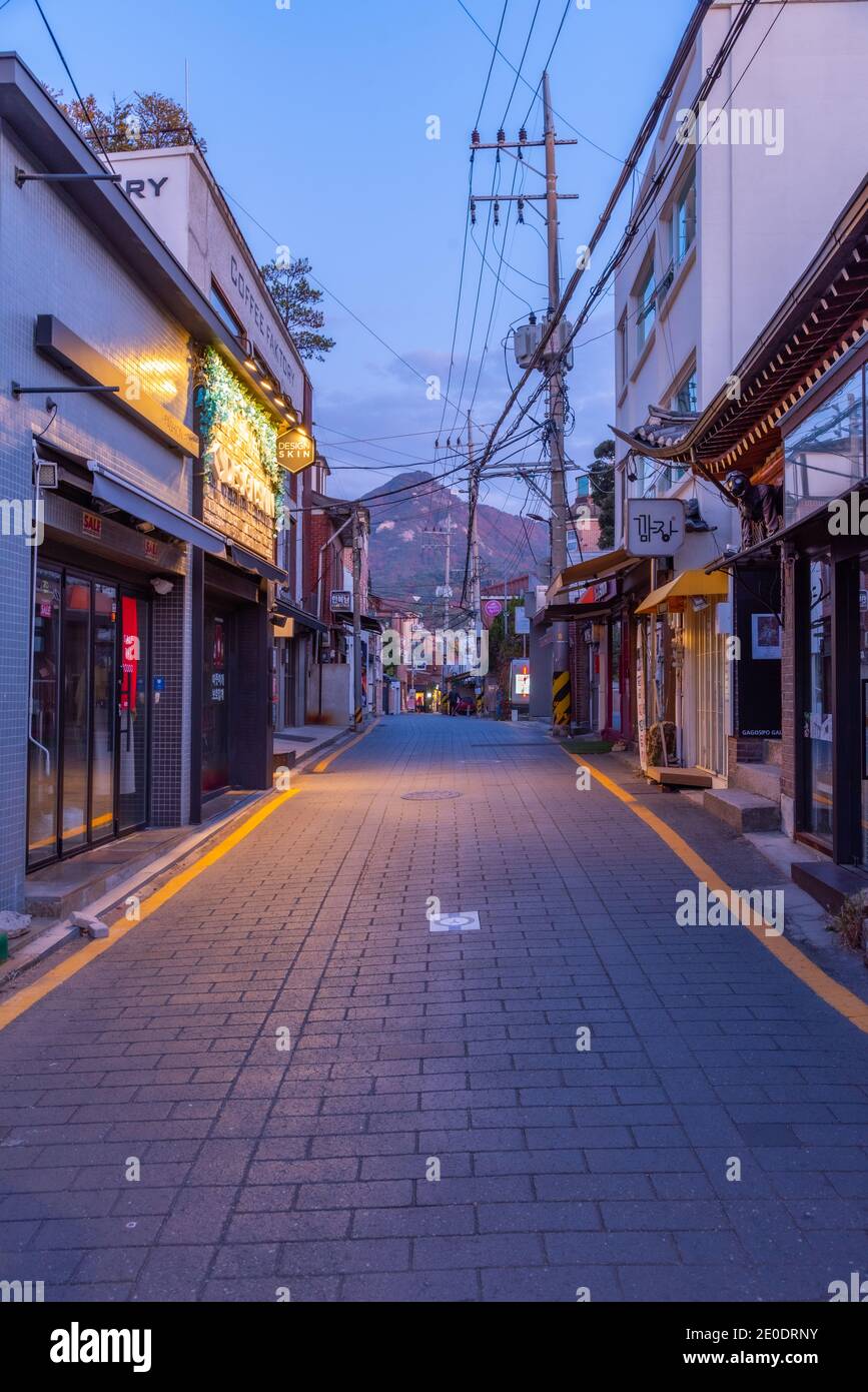 Korea seoul narrow hi-res stock photography and images - Alamy