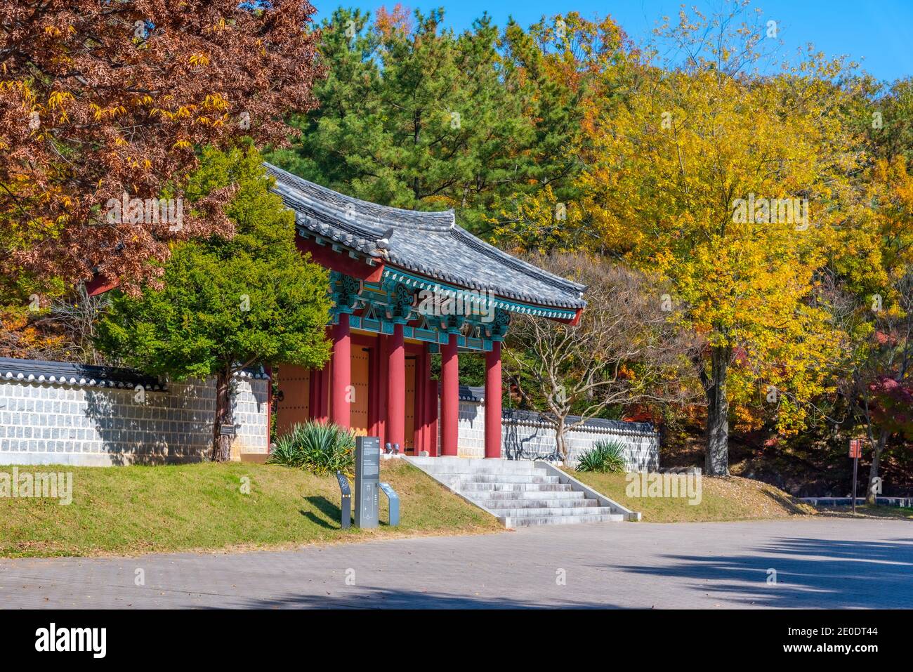Korean Traditional Gate High Resolution Stock Photography and Images ...