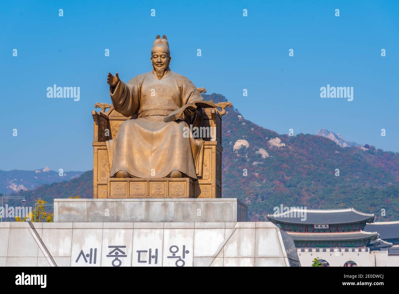 Stone statue emperor sejong hi-res stock photography and images - Alamy