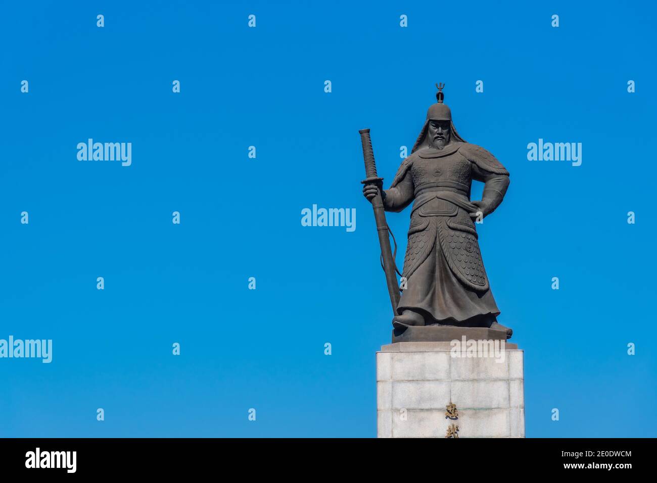 Admiral Yi Sun Shin Statue High Resolution Stock Photography and Images ...