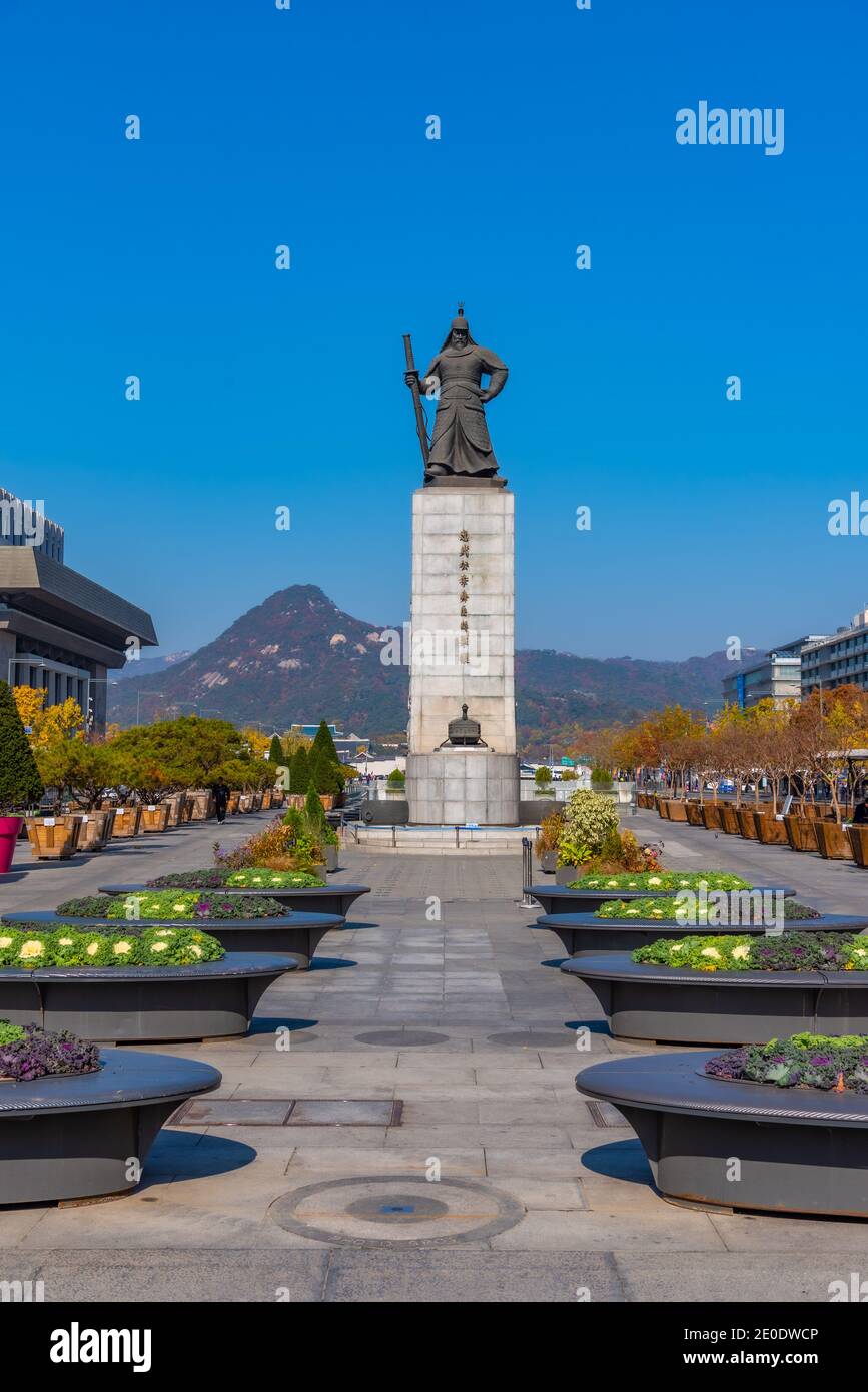 Statue of Admiral Yi Sun Shin in Seoul, Republic of Korea Stock Photo ...