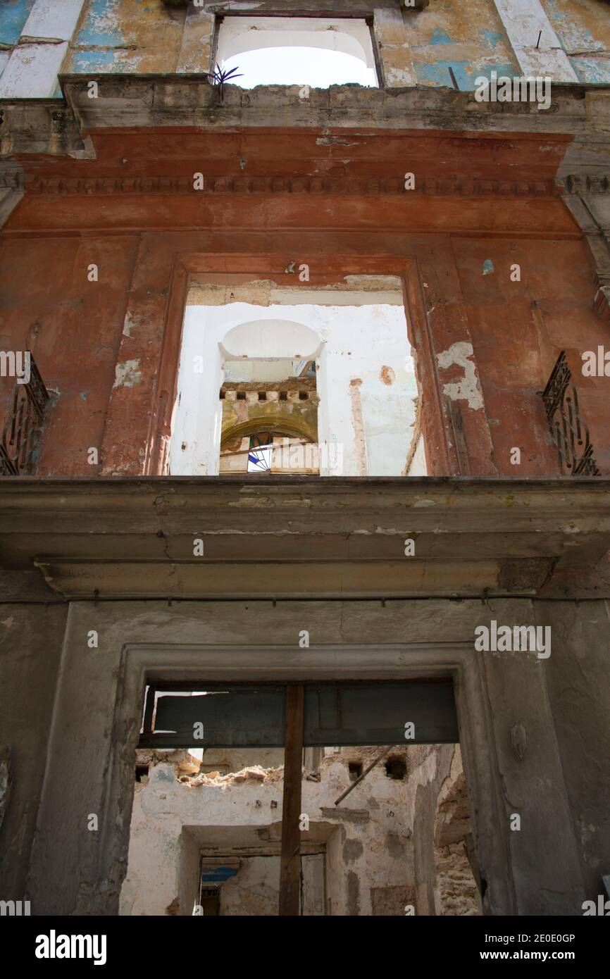 Havana cuba derelict building hi-res stock photography and images - Alamy