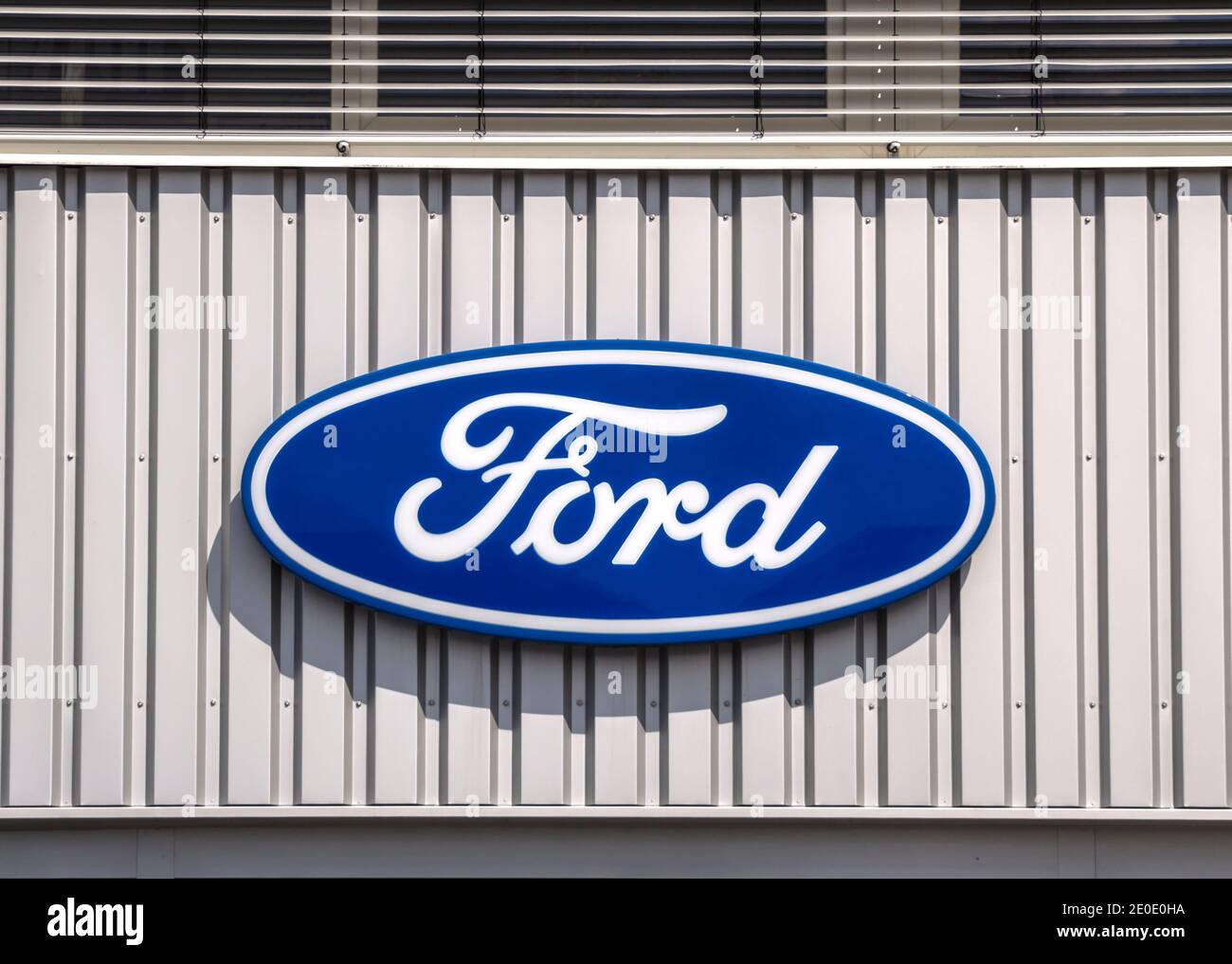 Ford car service signage hi-res stock photography and images - Alamy