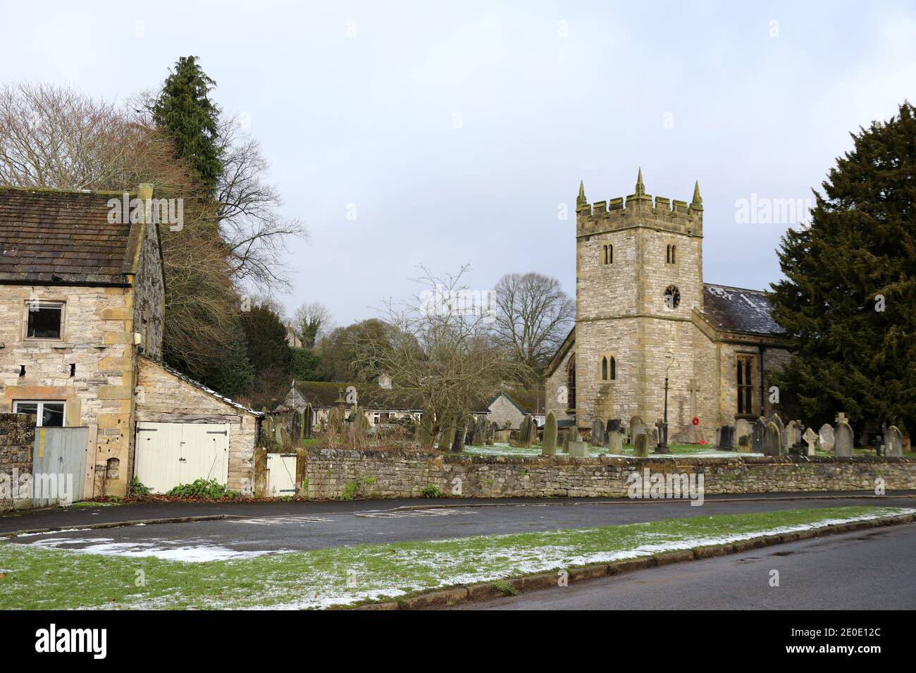 Old tithe barn hi-res stock photography and images - Alamy