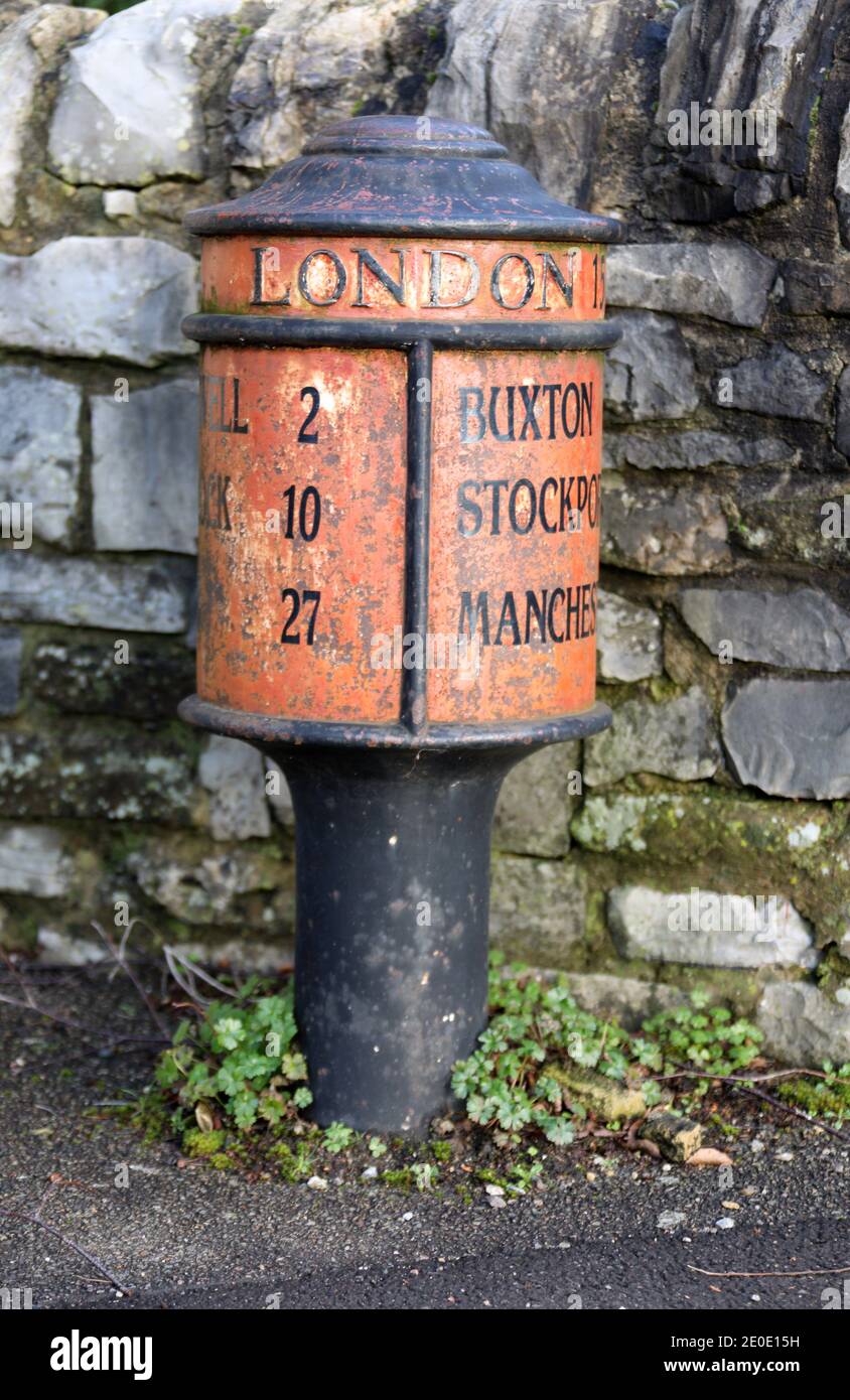 London milestone marker hi-res stock photography and images - Alamy
