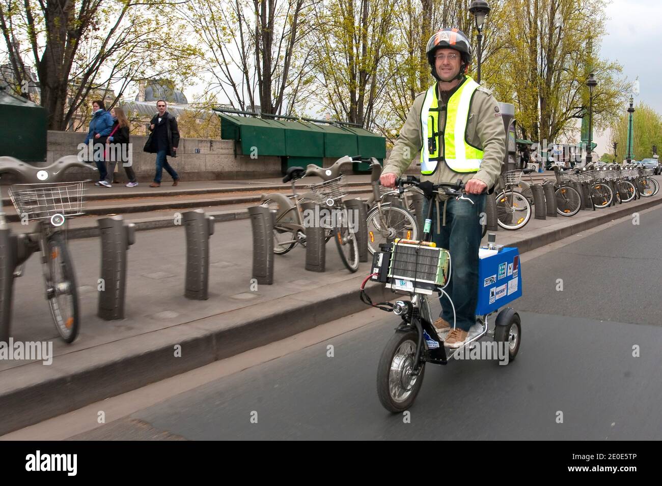 Frenchman Pierre Lefranc drives the Bekane H2 hydrogen-powered scooter ...