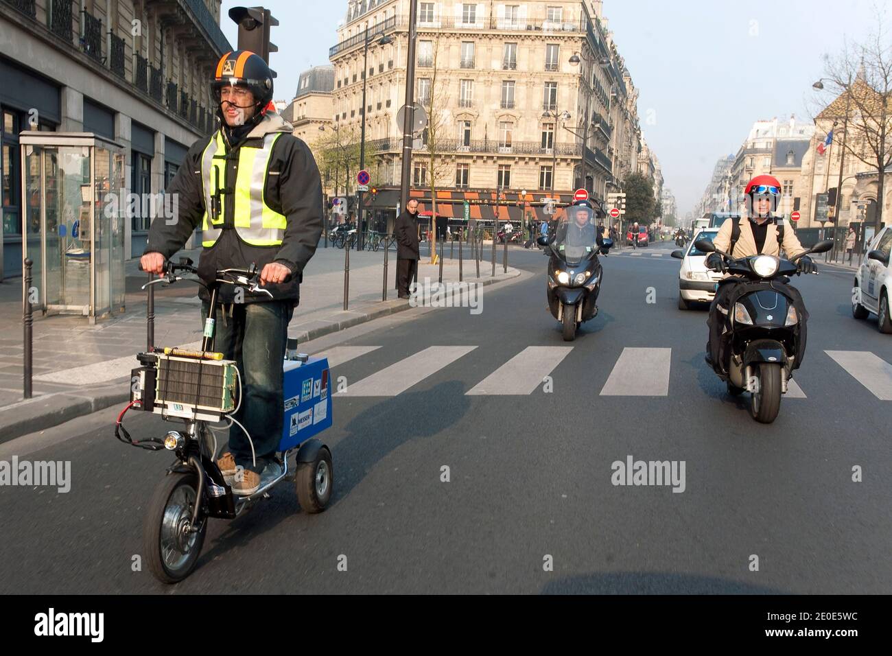 Frenchman Pierre Lefranc drives the Bekane H2 hydrogen-powered scooter ...