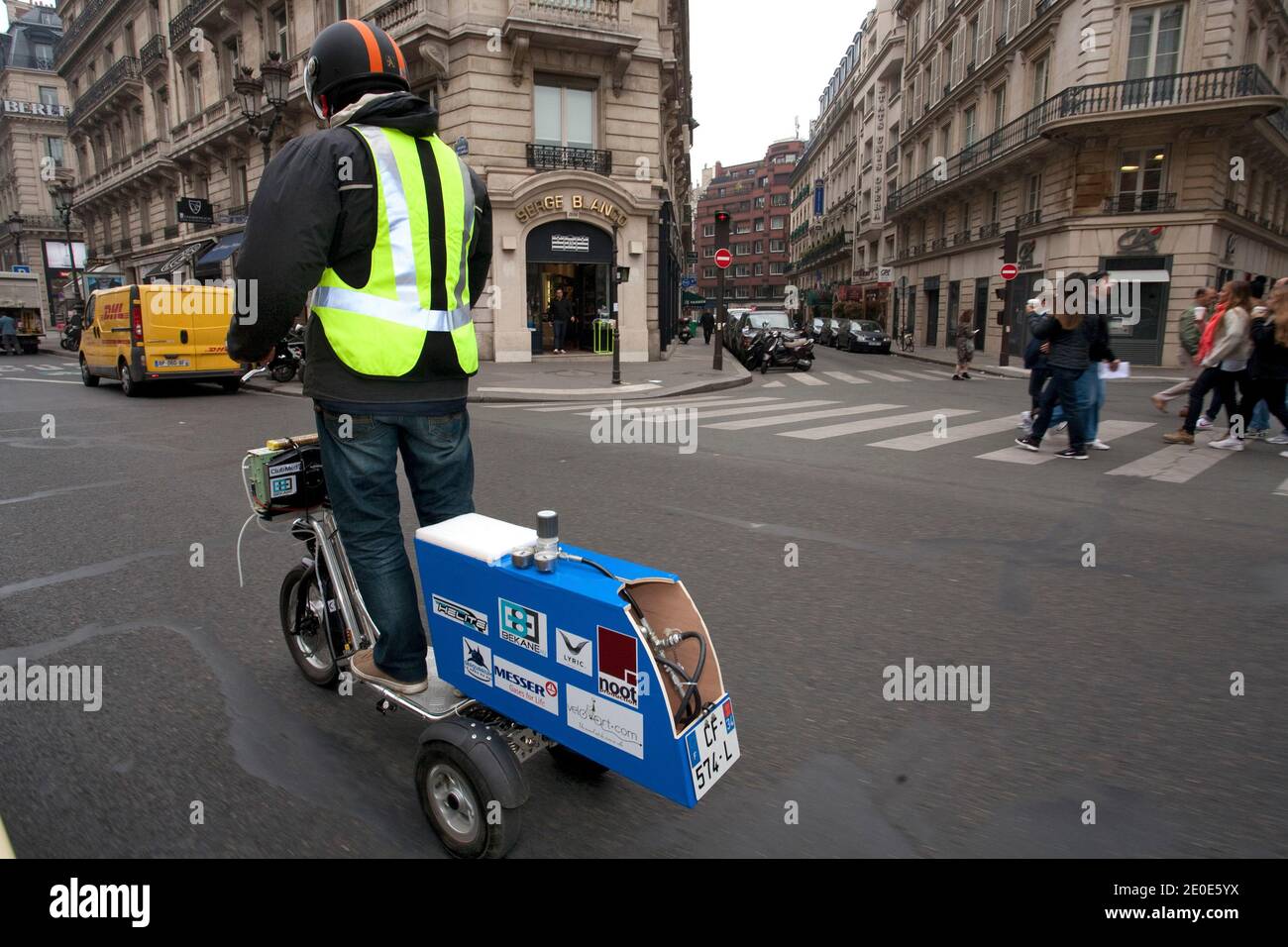 Frenchman Pierre Lefranc drives the Bekane H2 hydrogen-powered scooter ...