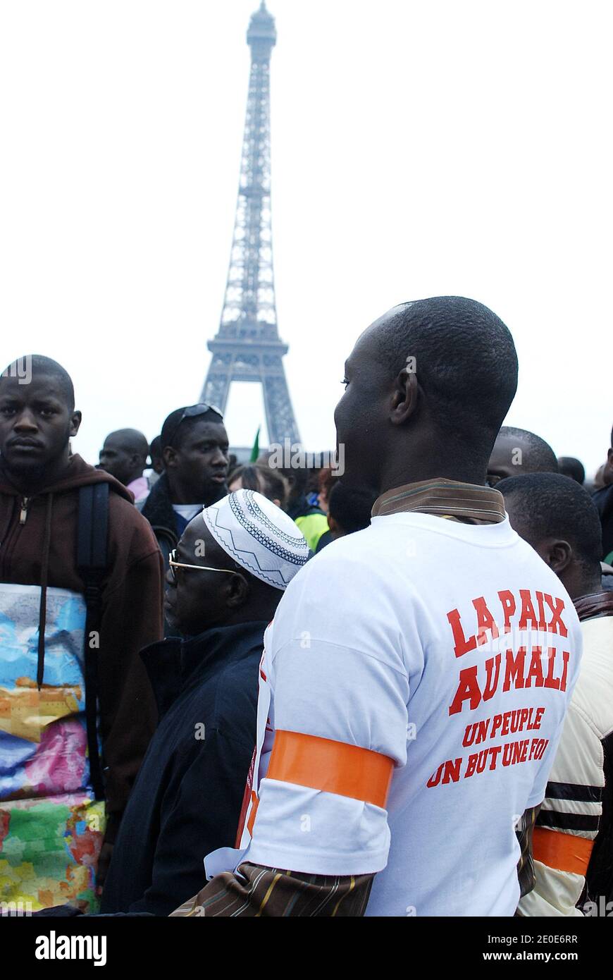 Hundreds of Malians demonstrate for the peace and Malian people unity ...