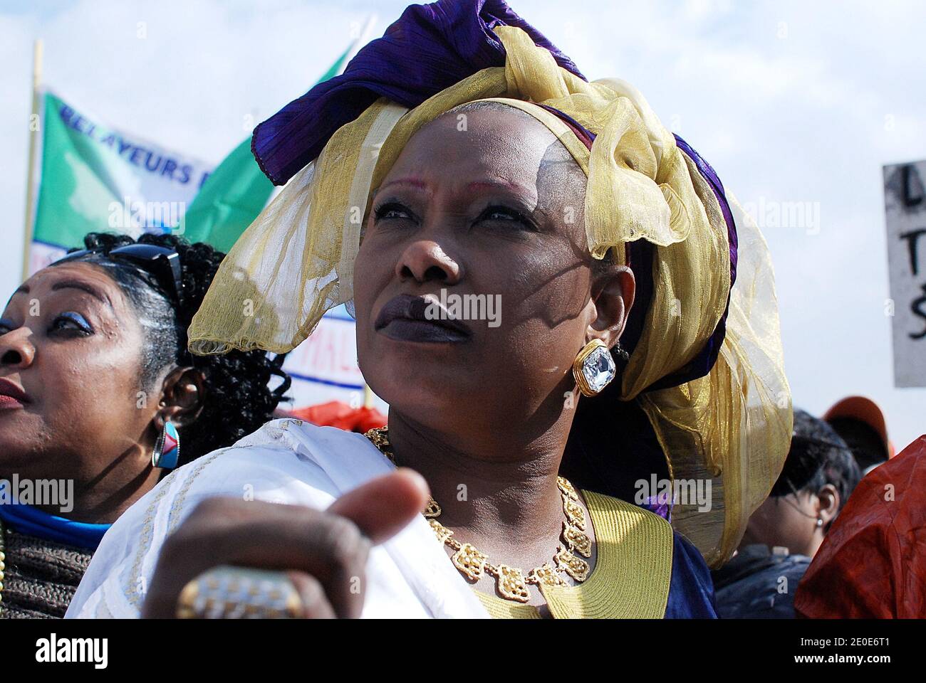 Hundreds of Malians demonstrate for the peace and Malian people unity ...