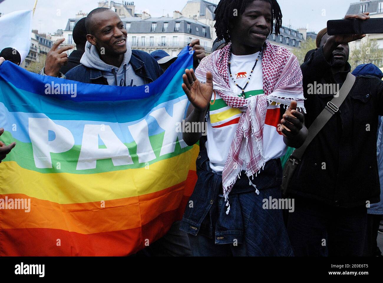 Hundreds of Malians demonstrate for the peace and Malian people unity ...