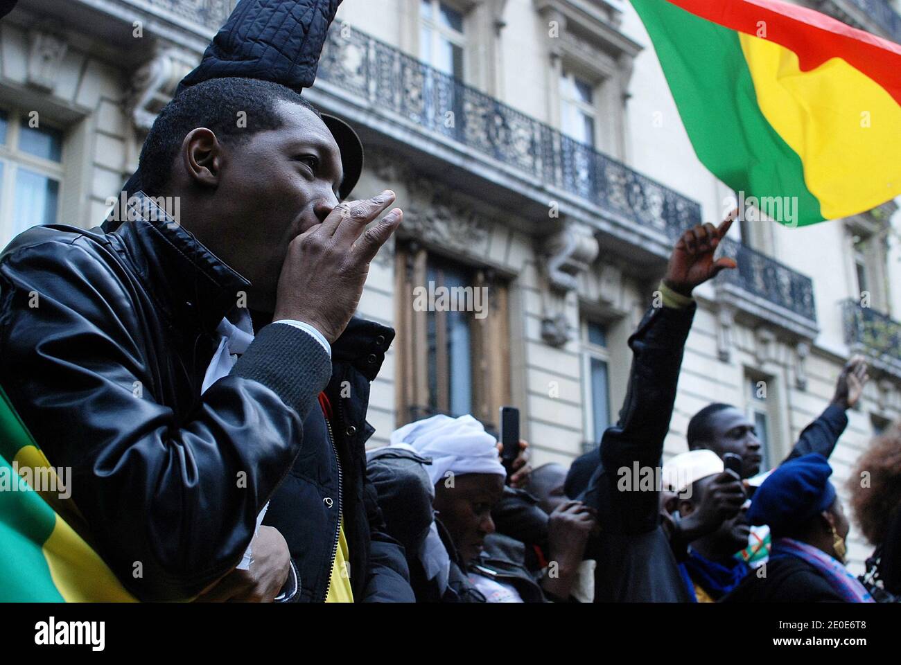 Hundreds of Malians demonstrate for the peace and Malian people unity ...