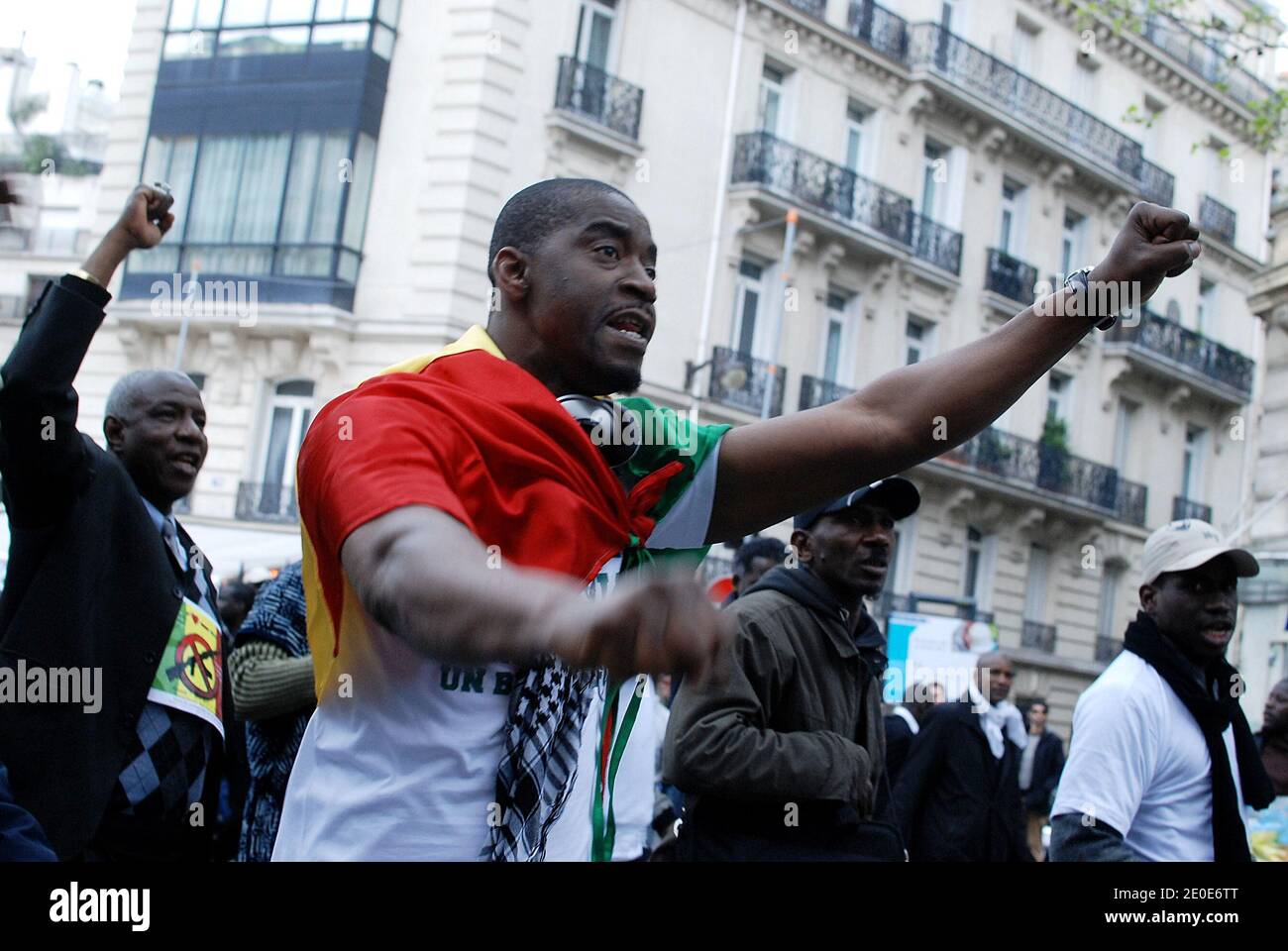 Hundreds of Malians demonstrate for the peace and Malian people unity ...