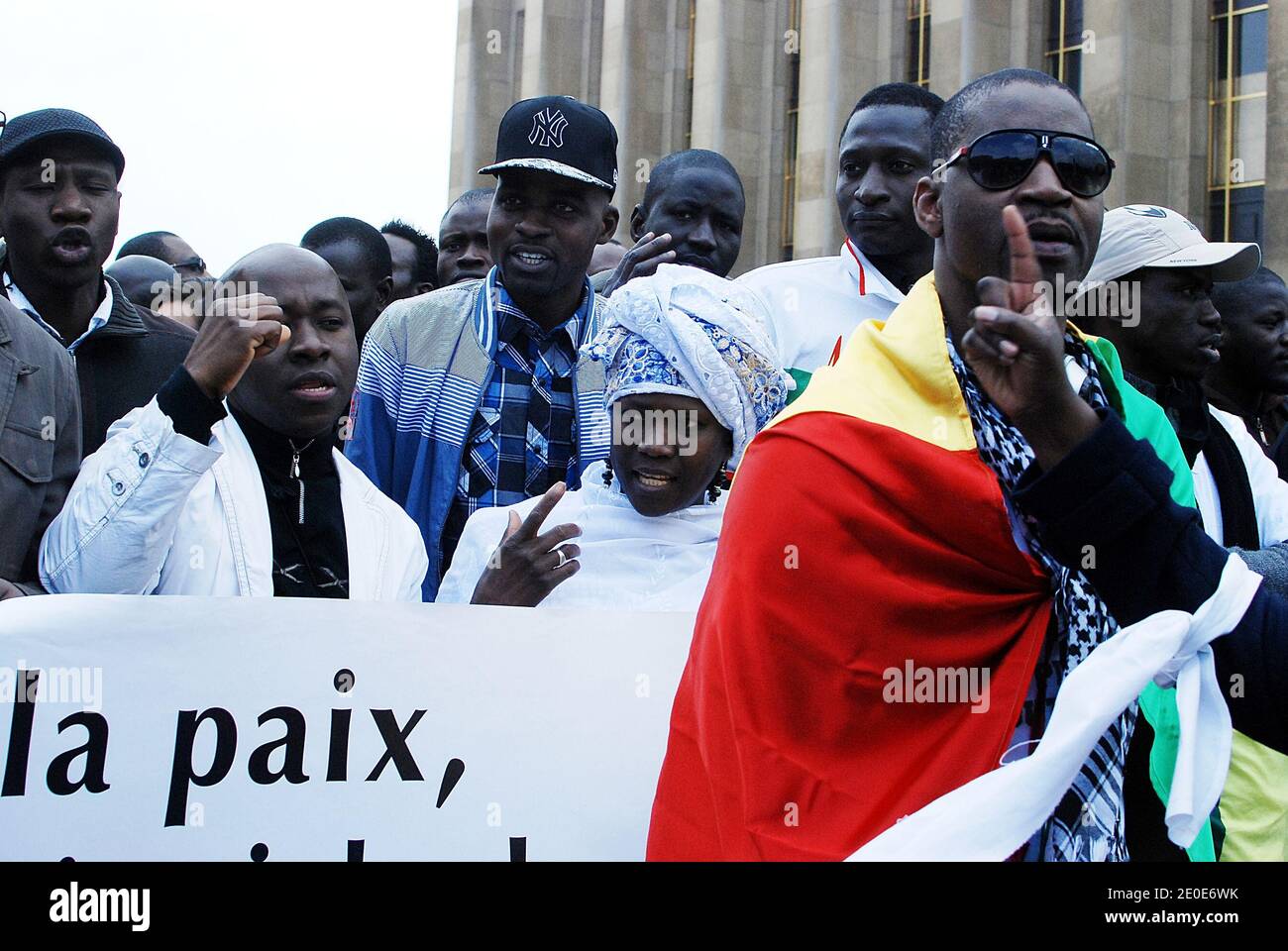 Hundreds of Malians demonstrate for the peace and Malian people unity ...
