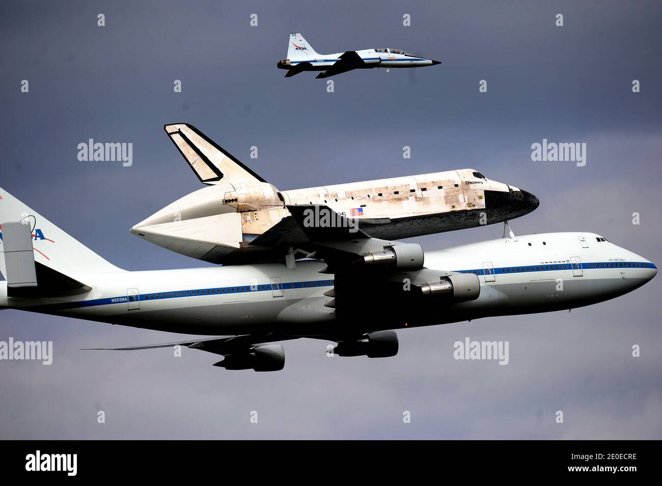 Space shuttle Discovery makes a fly over Dulles International airport ...