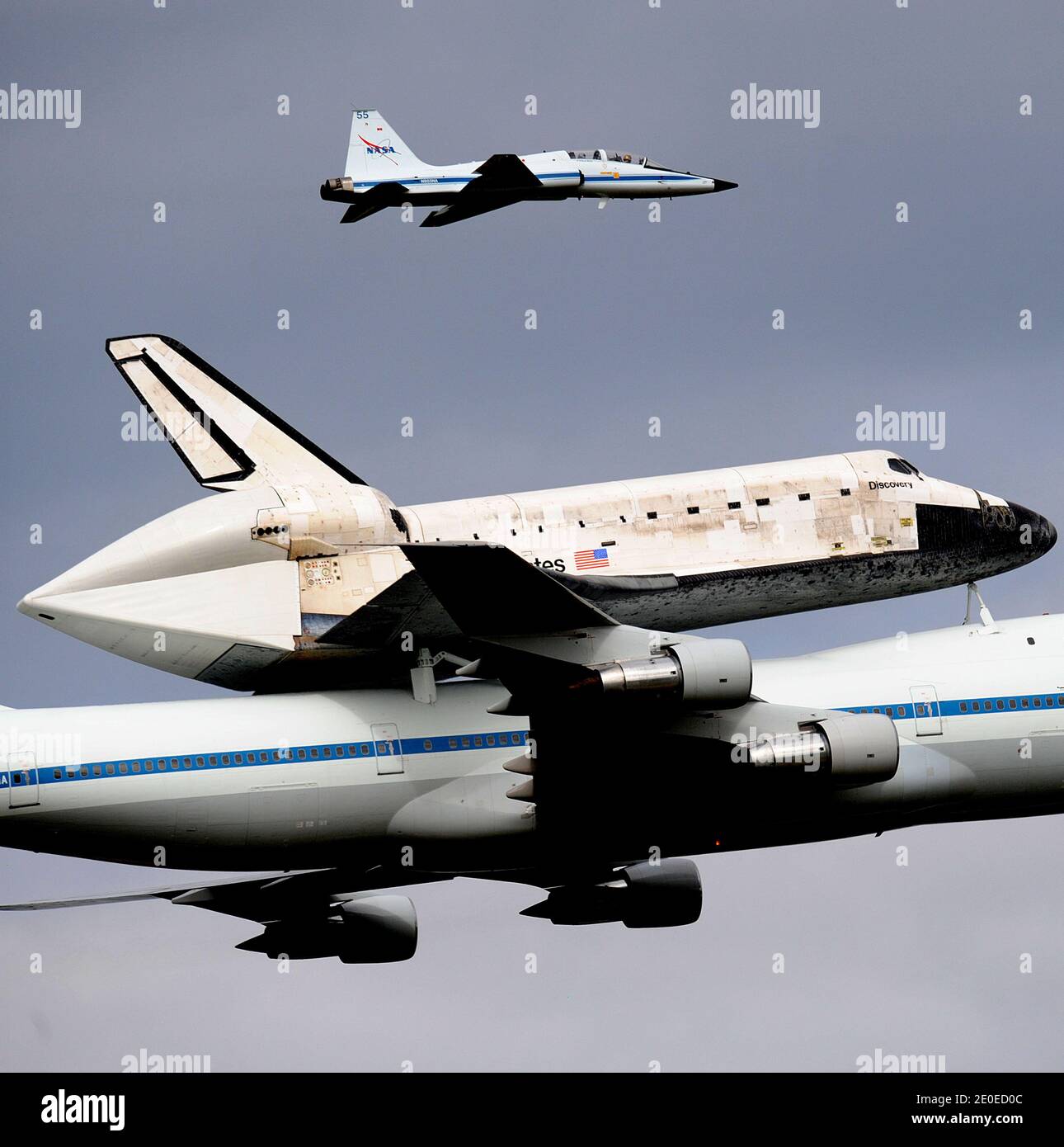 Space shuttle Discovery makes a fly over Dulles International airport ...