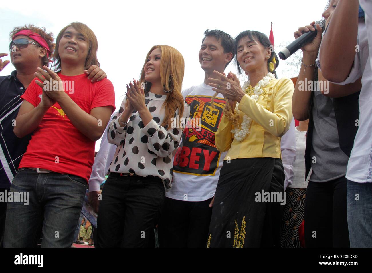 Myanmar Democracy leader, Nobel laureate, Aung San Suu Kyi celebrates ...