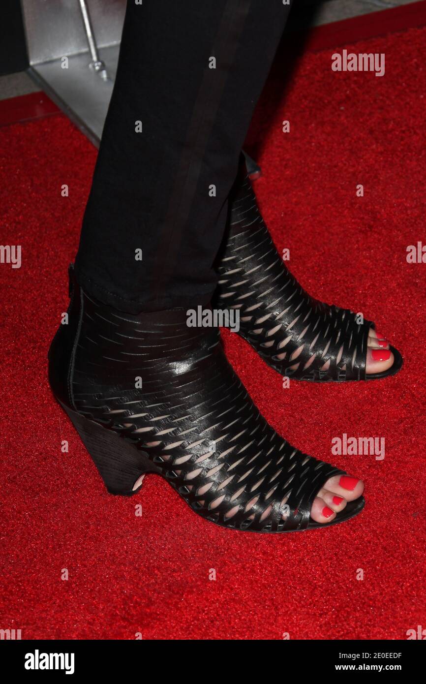 Samantha Mathis shoe detail arrives to the premiere of 'Bernie' in ...