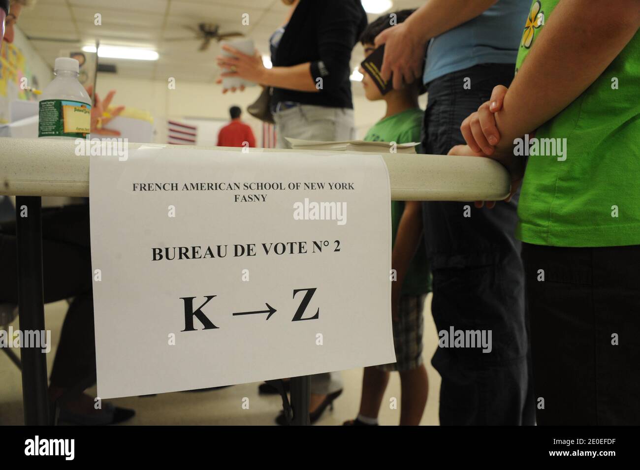 French people go to the polls a day ahead to vote in the 2012 French ...
