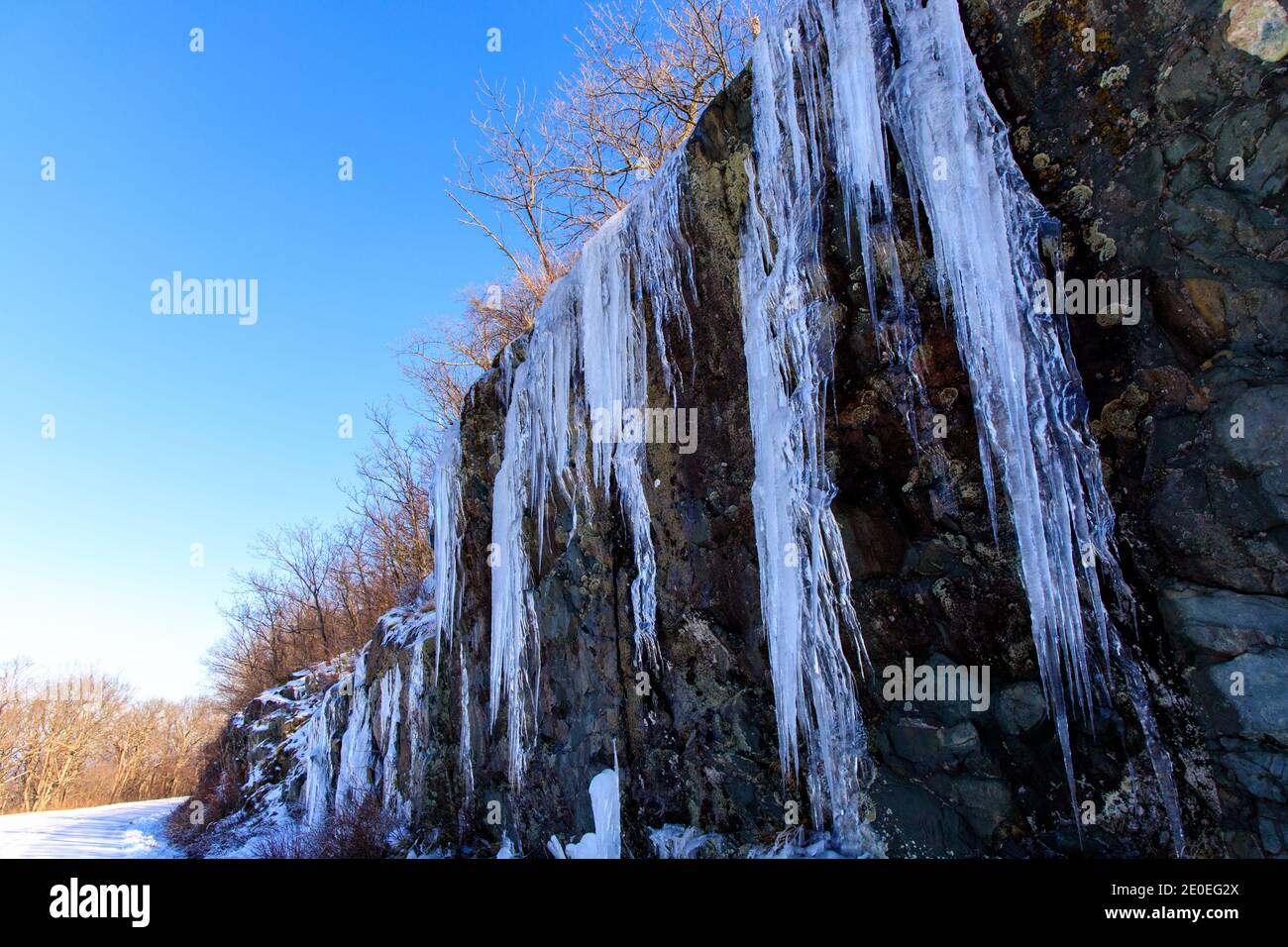 Icicle hanging from rock hi-res stock photography and images - Alamy