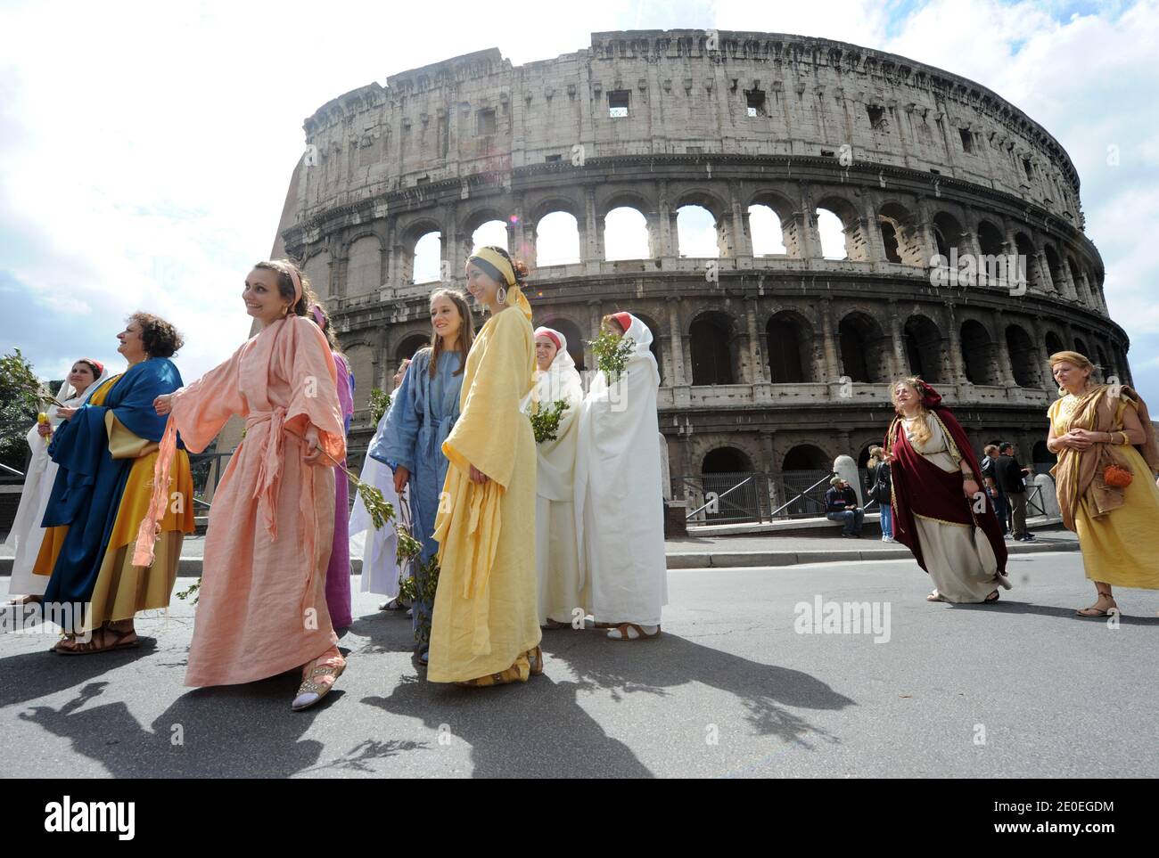 Tradition group representing roman soldiers hi-res stock photography ...