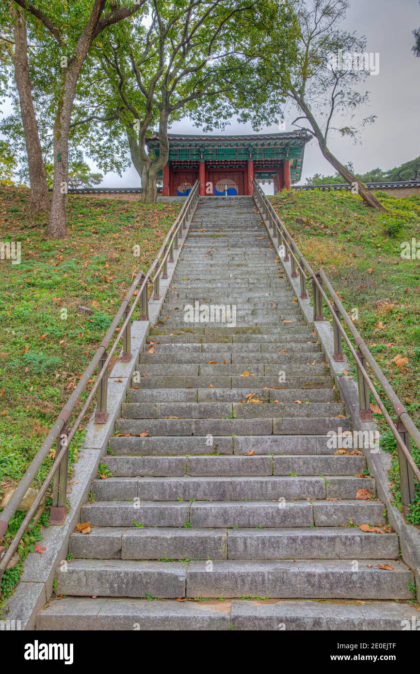 Korean burial mound hi-res stock photography and images - Alamy